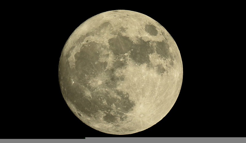 Rare Super Blue Moon Light up in Qatari Skies